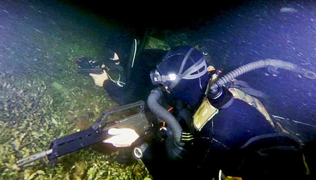 Nuevos equipos de buceo para operaciones especiales del Ejército de ...