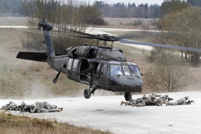 Estados Unidos entrega a Albania helicópteros UH-60 Black Hawk-noticia ...