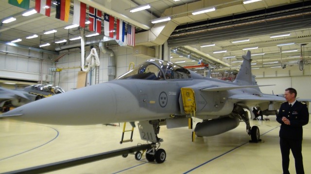 El primer F-39 Gripen de la Fuerza Aérea Brasileña embarcado rumbo a ...