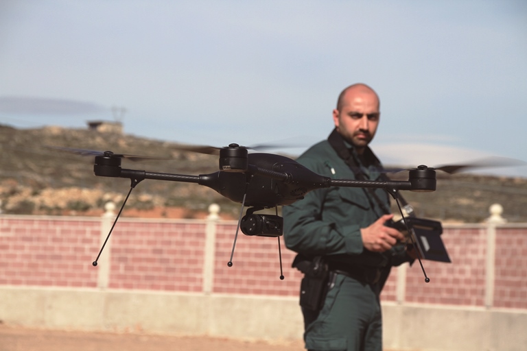 Equipo UAV del GAR de la Guardia Civil - Noticias Defensa Reportajes ...