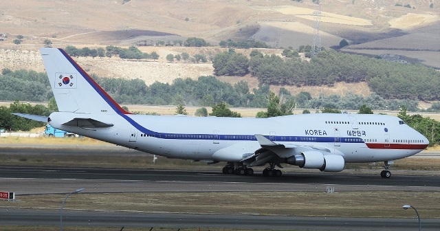 El espectacular Boeing 747 Code One coreano en España-noticia defensa ...