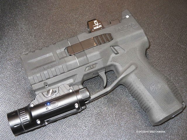 Smart ProtectoR-306, el arma menos letal de FN Hestal -noticia defensa ...