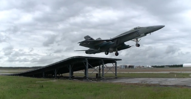 Pruebas en tierra del F/A-18 para el portaviones de la Marina India ...