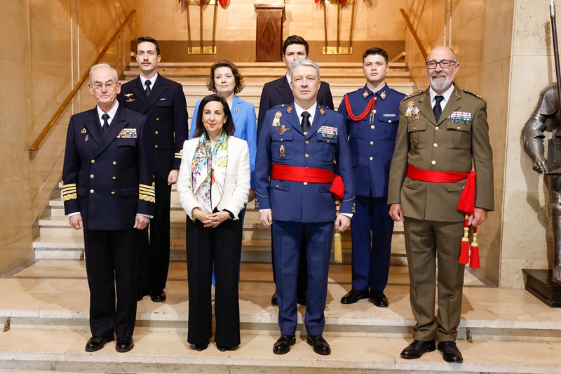 Teniente general Domínguez, director Escuela Superior Fuerzas Armadas ...