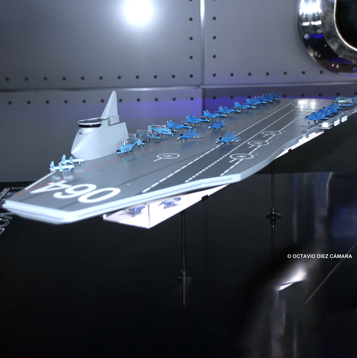 Concepto De Portaaviones Espacial Interstellar: En El Camino A Las