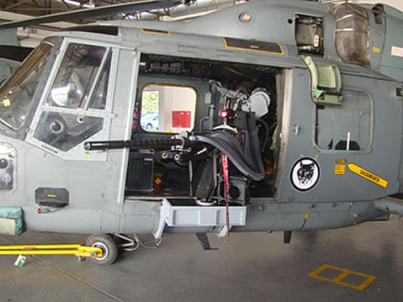 Primeras ametralladoras laterales FN M3M .50 para los helicópteros Linx ...