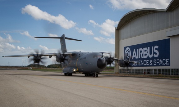 El primer A400M alemán rueda por pista con su nueva pintura - Noticias Defensa defensa.com ...