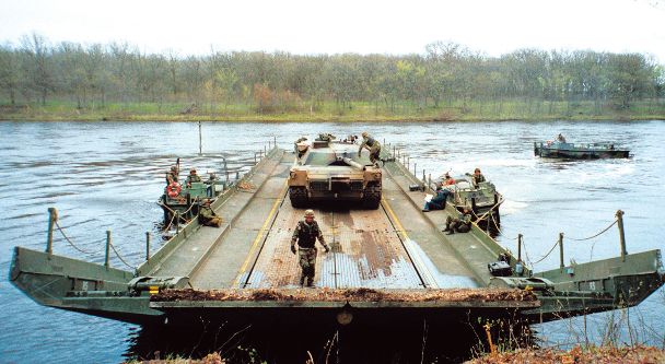 GDELS entrega a Suecia el puente flotante Improved Ribbon Bridge ...