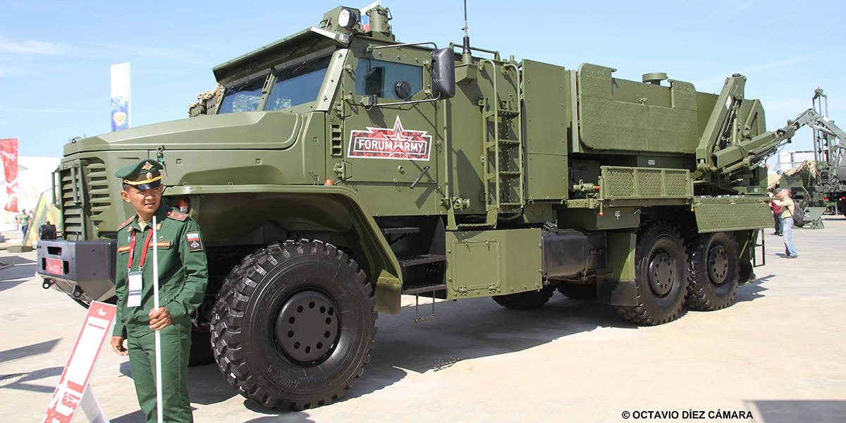 El lanzacohetes TOS-2 ruso listo para entrar en combate-defensa.com ...