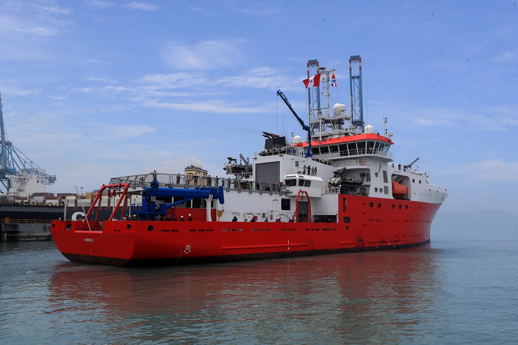 BAP Carrasco de la Marina de Guerra del Perú rumbo a la Antártida ...