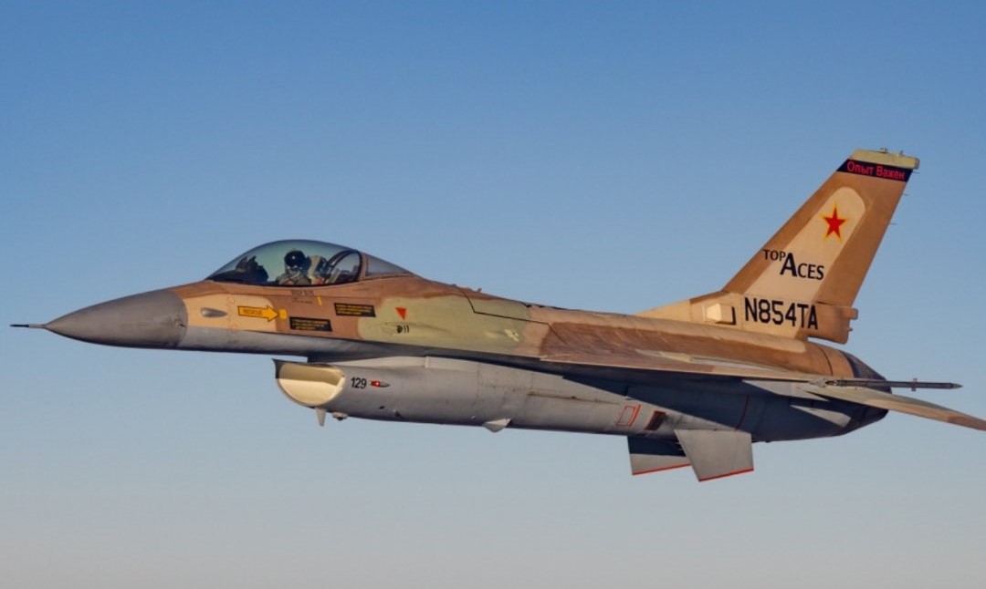 El primer avión agresor F-16 de Top Aces con radar AESA - Noticias Defensa defensa.com OTAN y Europa