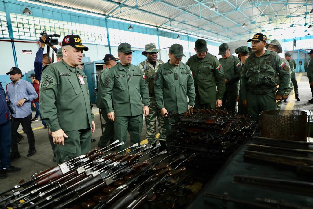 Milicia de Venezuela recibe más fusiles de asalto y armas de apoyo ...