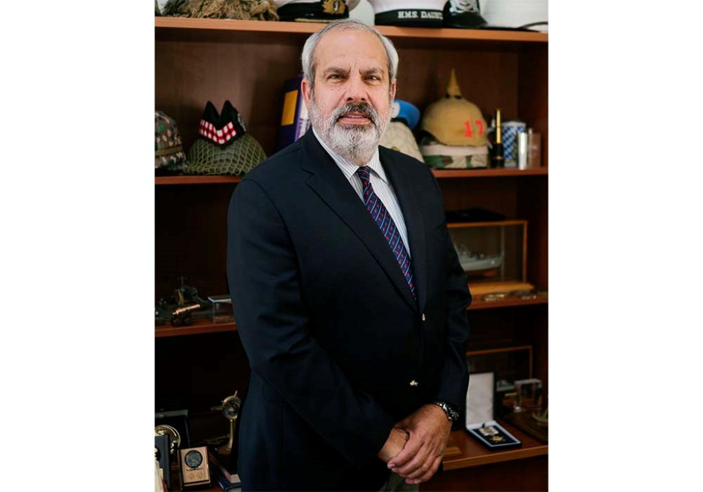 Vicealmirante (R) Ronald McIntyre, Director de ANEPE de Chile ...