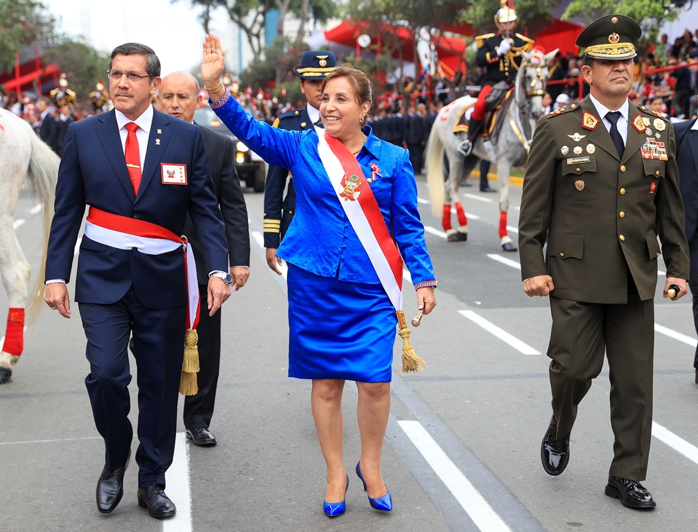 Gran Parada y Desfile Militar por el 202° de la Independencia del Perú ...