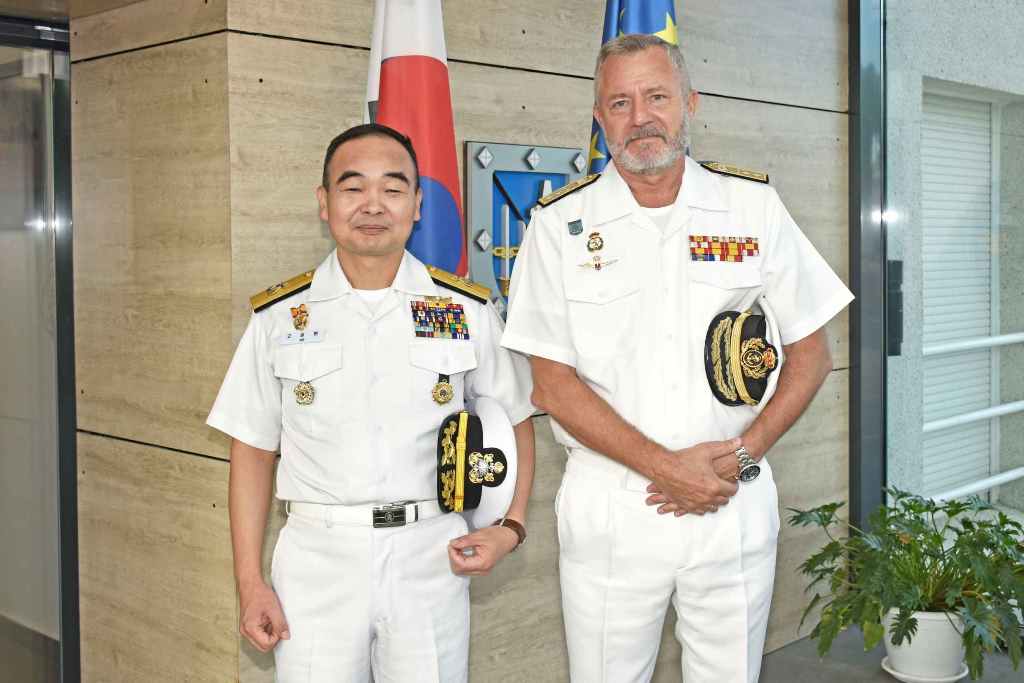 EU NAVFOR Atalanta recibió visita Comandante CTF-151 en Base de Rota ...