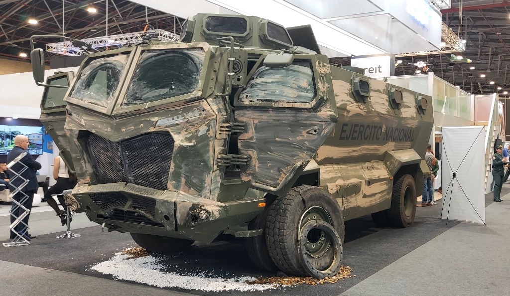 Titan C del Ejército Colombia que soportó detonación en Expodefensa 23 ...