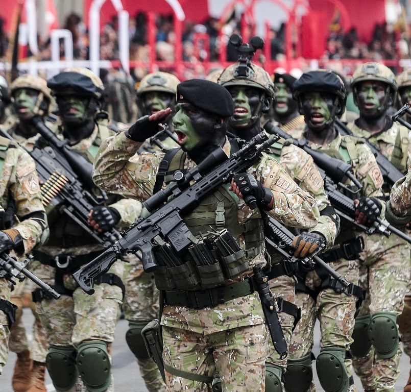 Ejército Perú comienza distribución 10.000 fusiles IWI Arad 7 ...