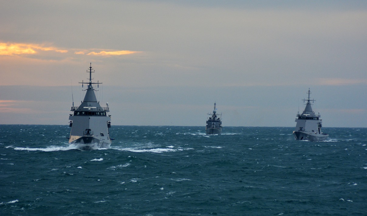 La Armada Argentina en un gran ejercicio con todos sus medios ...