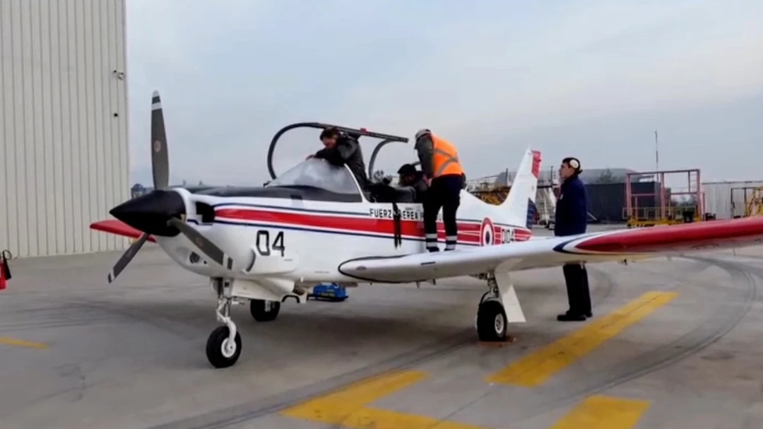 ENAER entrega un nuevo T-35 Pillan modernizado a la Fuerza Aérea ...