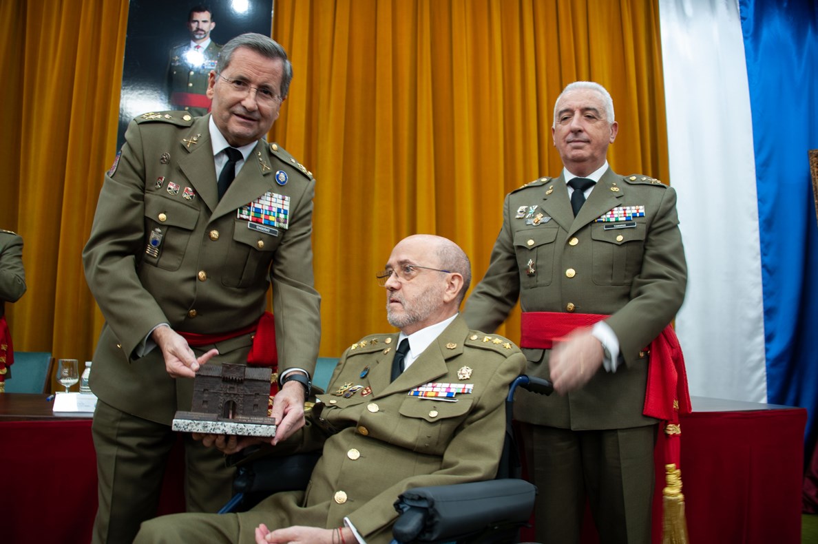 El JEME preside la entrega del Premio Quinquenal “Intendente Amorós ...