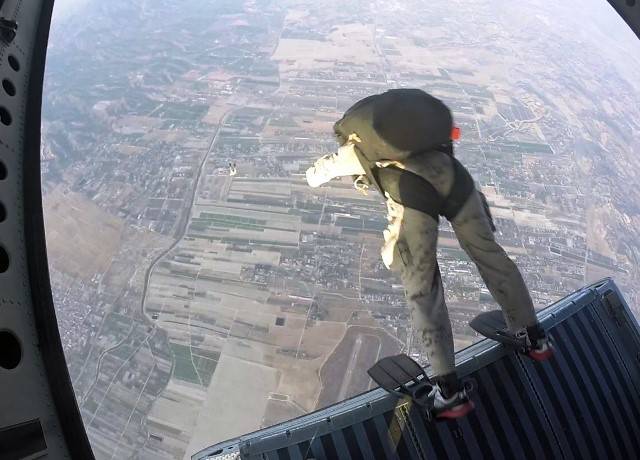 Más de 1000 lanzamientos paracaidistas en 3 semanas. El EZAPAC es aún más preciso - Noticias ...