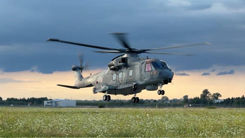 La Armada de Polonia recibe su primer helicóptero Leonardo AW101 - Noticias Defensa defensa.com ...