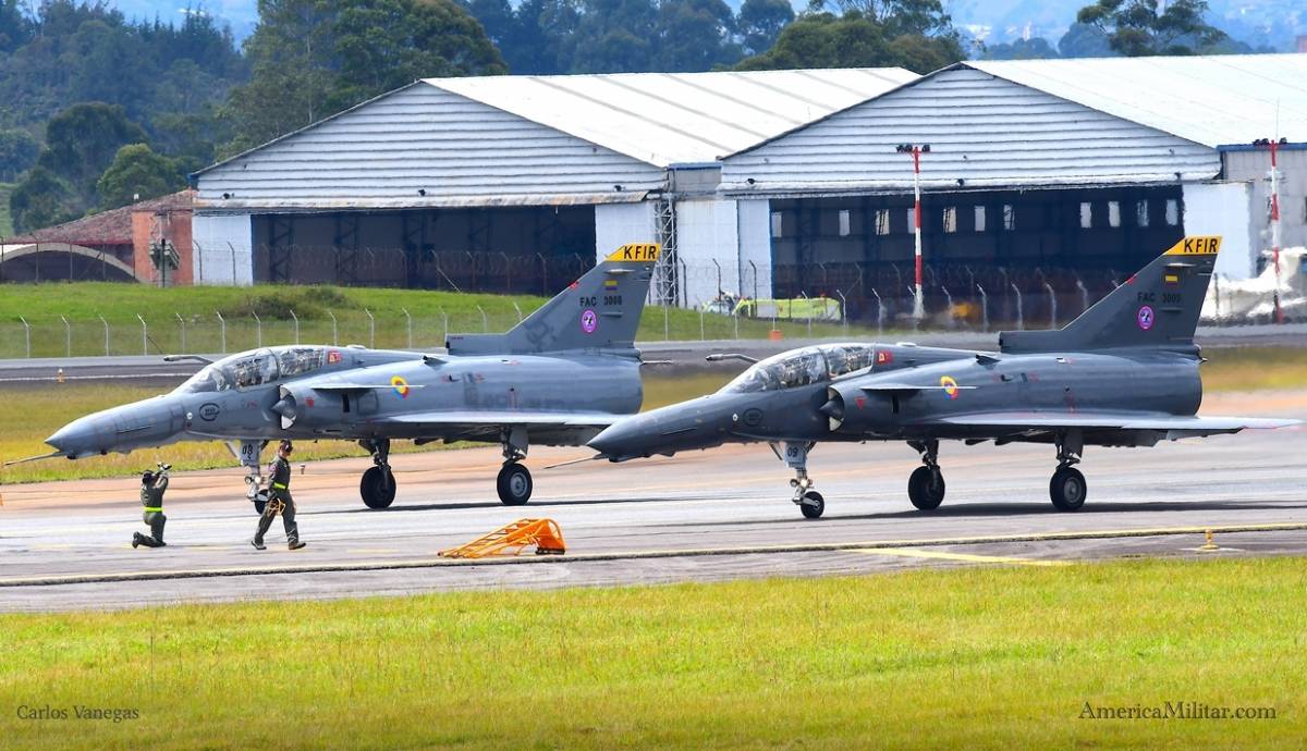 Presidente de Colombia ordena suspender las compras de armas a Israel - Noticias Defensa defensa ...