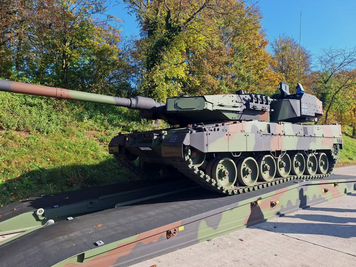 El Ejército Alemán recibe el primer carro de combate Leopard 2 A8 - Noticias Defensa defensa.com ...