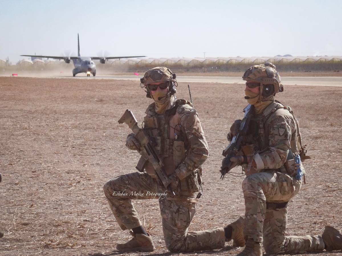 Ejercicio SAO-C: saltos paracaidistas del EZAPAC y unidades especiales - Noticias Defensa España
