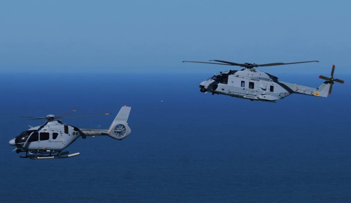 Helicópteros NH90 y H135 de la Armada en la Base Naval de Rota - Noticias Defensa Galería